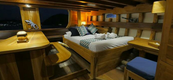 Liveaboard KM Tanaka Phinisi Cruise Boat Charter Komodo
